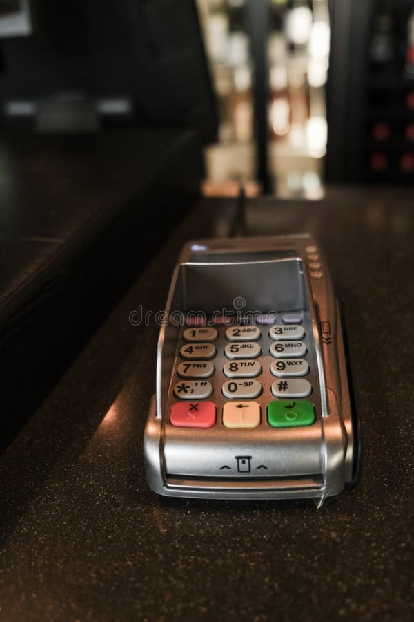 Mobile Credit Card Reader To Pay for Purchases and Accept Card Payments ...