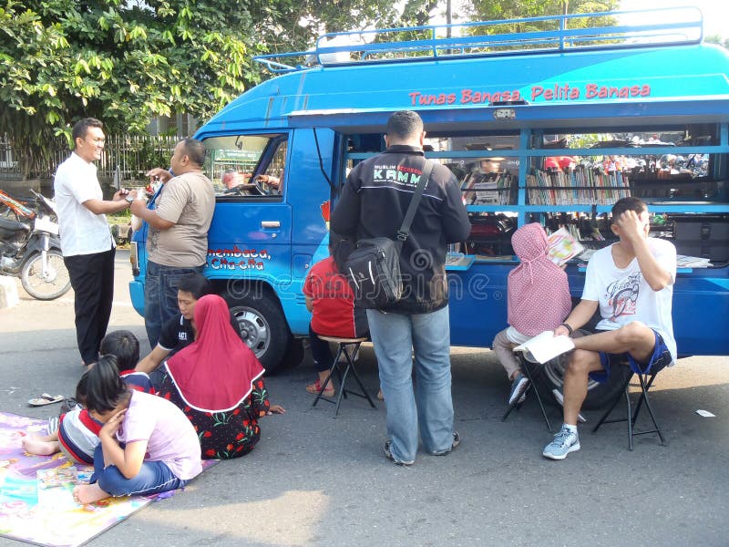 Mobile Library Van Outside A Village Pub. Editorial Stock Image - Image ...