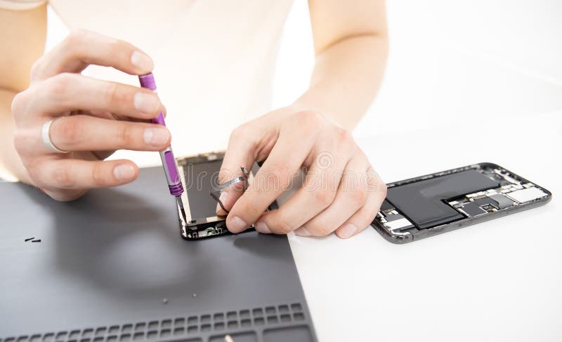 Mobile Phone Chip Repair Process, Battery Replacement and Broken Screen ...