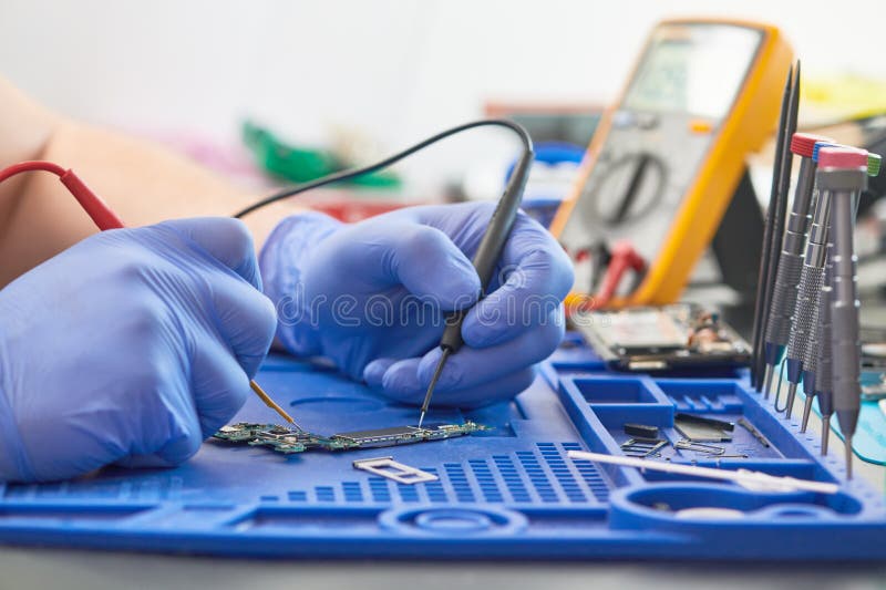 Mobile Phone Repair. Measuring the Current in a Electrical Circuit of ...