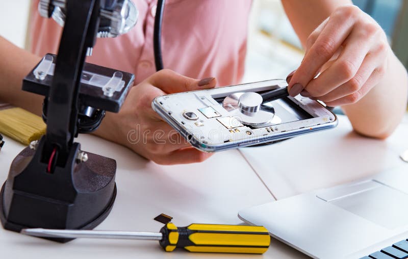 Mobile Repair Stock Photos - Download 13,340 Royalty Free Photos