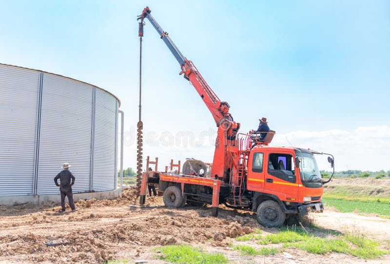 Mobile Pile Driver Drill Pit for Pole Foundation Support Silo Tank ...
