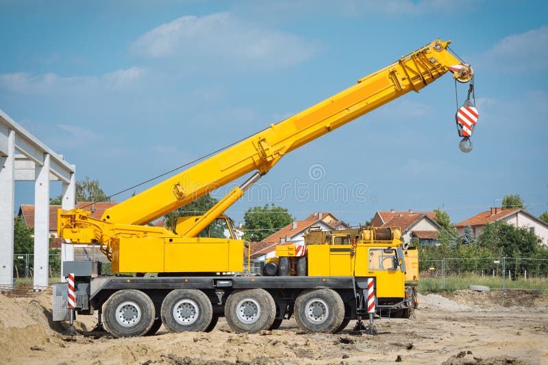 Mobiler Baukran stockfoto. Bild von maschine, hoch, netzkabel - 80278350
