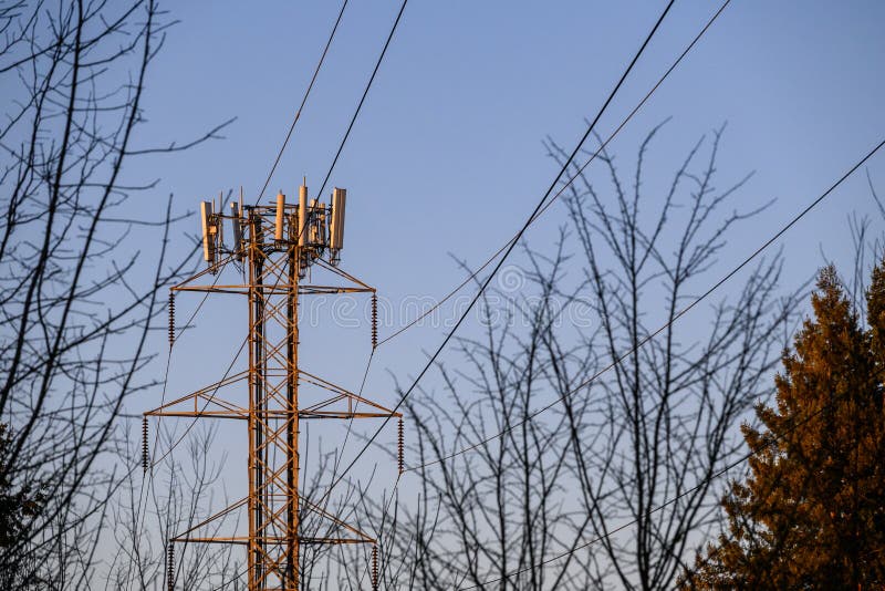 Mobility Telecom Panel Antennas on the Top of a Power Line Lattice ...