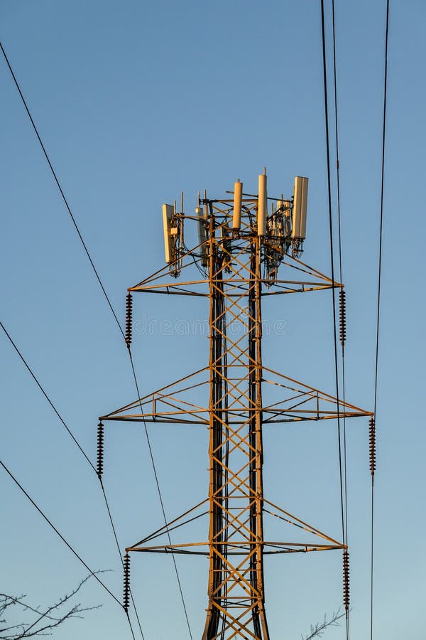 Mobility Telecom Panel Antennas on the Top of a Power Line Lattice ...