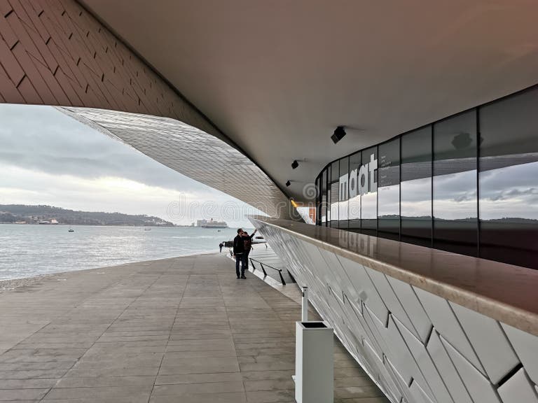 Mobius Strip Architecture editorial stock image. Image of bend - 163468119