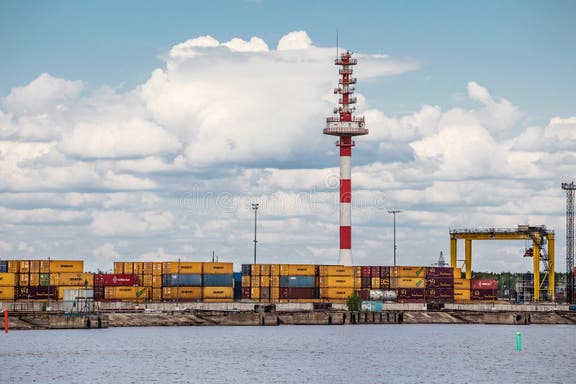 Moby Dik Container-Depot Kronshtadt, Rusia Fotografía editorial ...