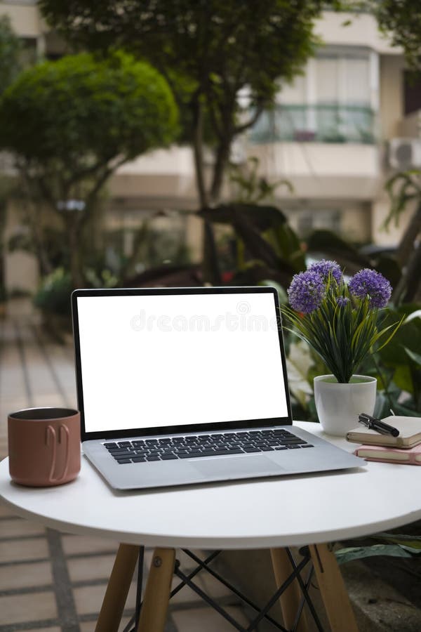 Laptop Computer with White Screen on Round Table at Outdoor Cafe. Stock ...