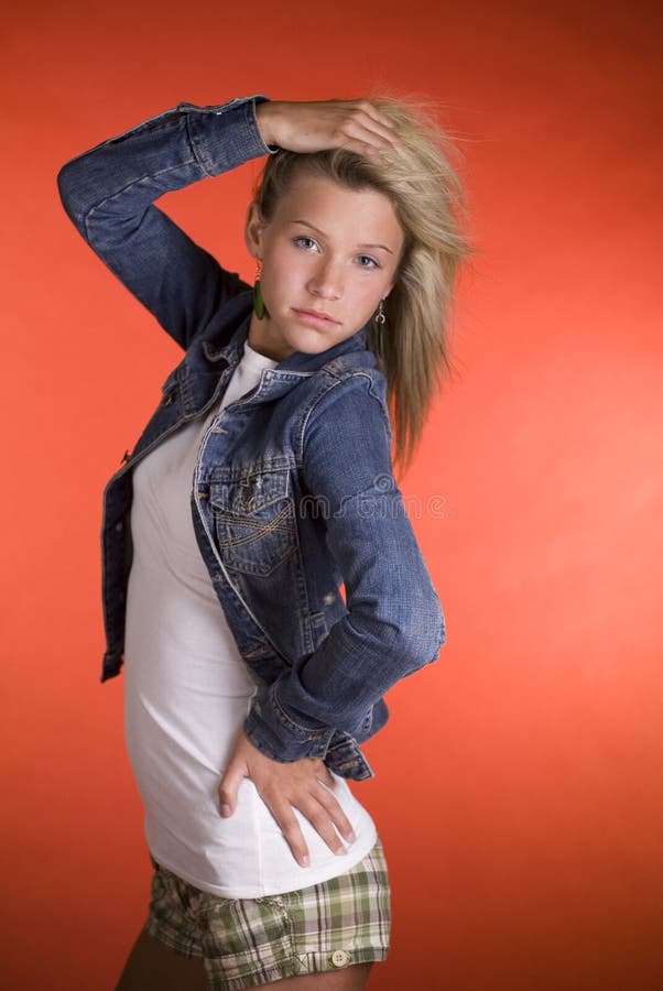 Modèle De Mode D'adolescent Image stock - Image du jeans, blonde: 5025641