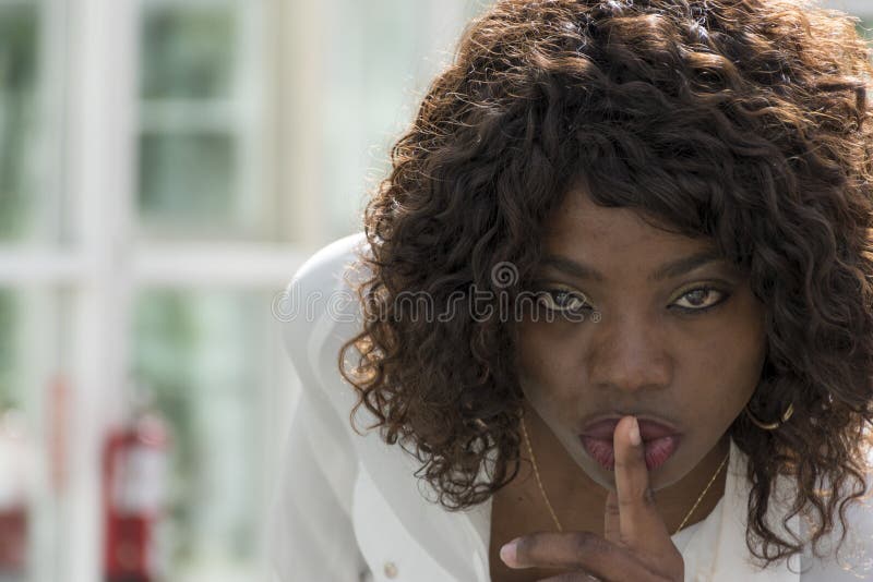 Moda Del Primer, Muchacha Modelo Negra Hermosa Foto de archivo - Imagen ...