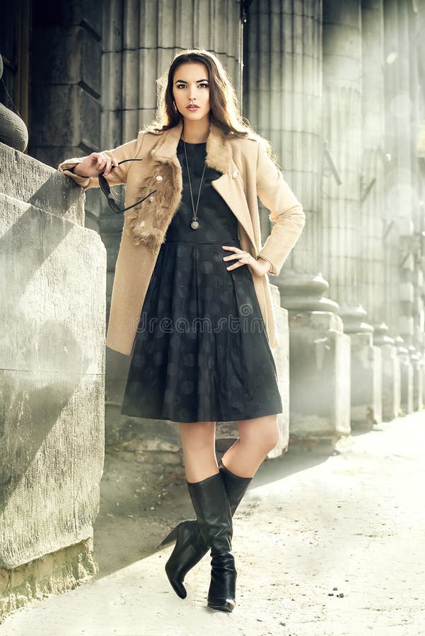 Moda model zdjęcie stock. Obraz złożonej z buty, nowożytny - 40053728