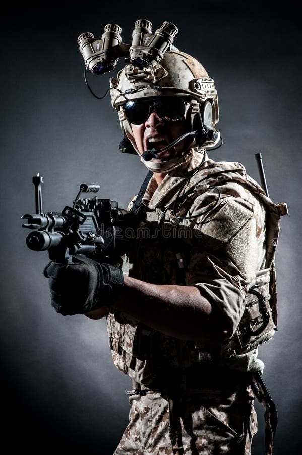 Mode De Style De Dos D'homme De Soldat Image stock - Image du fuselage ...