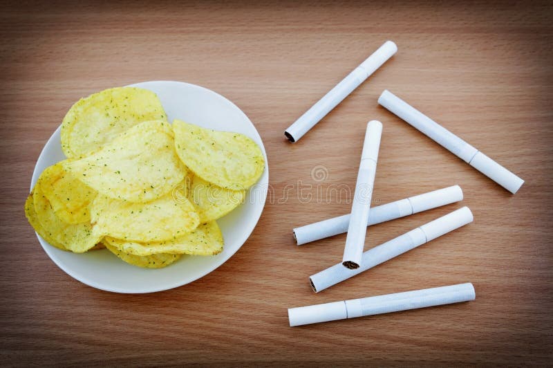 Mode de vie malsain photo stock. Image du croquant, mince - 29775306