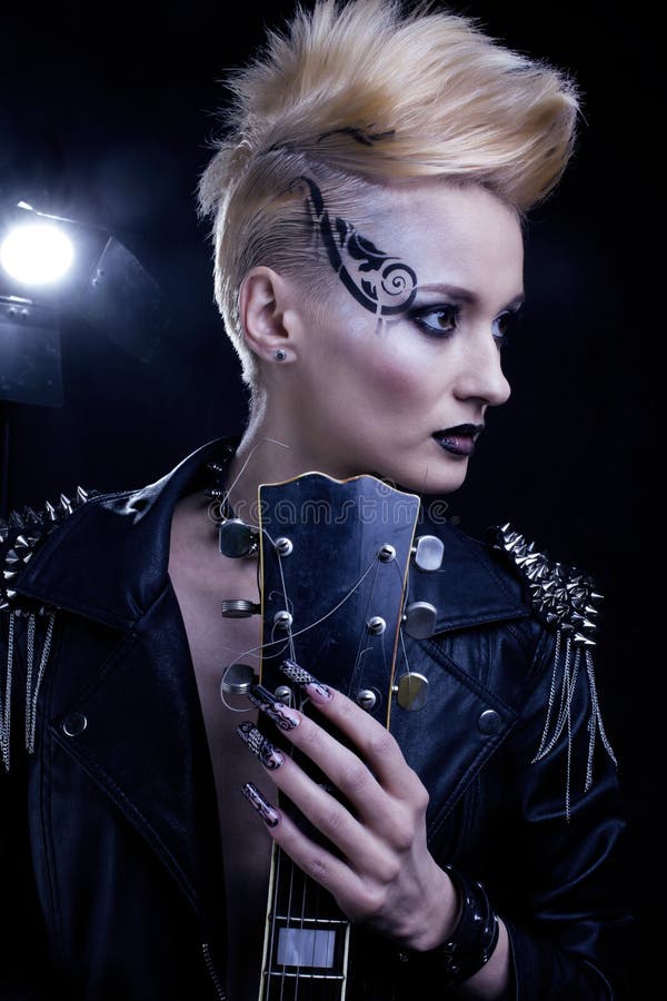 Mode-Rocker-Art-Modell Girl Portrait Stockbild - Bild von spieler ...