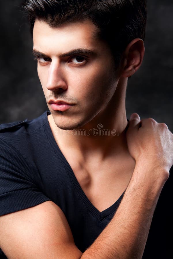 Homme macho image stock. Image du apparence, bain, santé - 14840375