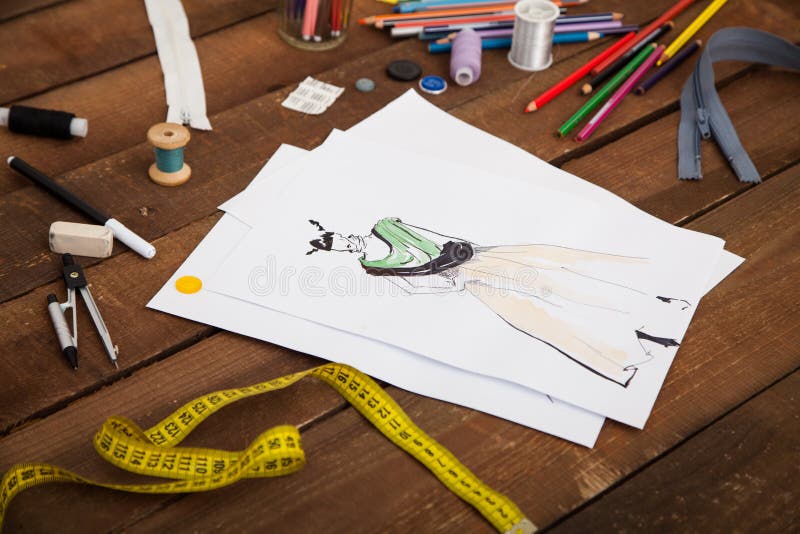 Modedesigner, Der Neue Modelle Von Kleidung Zeichnet Stockbild - Bild ...