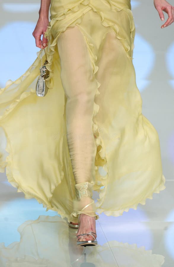 Model Alyssa Sutherland Walks Runway Fashion Show of Valentino Ready-To ... Model Alyssa Sutherland Walks Runway Fashion Show of Valentino Ready-To ...