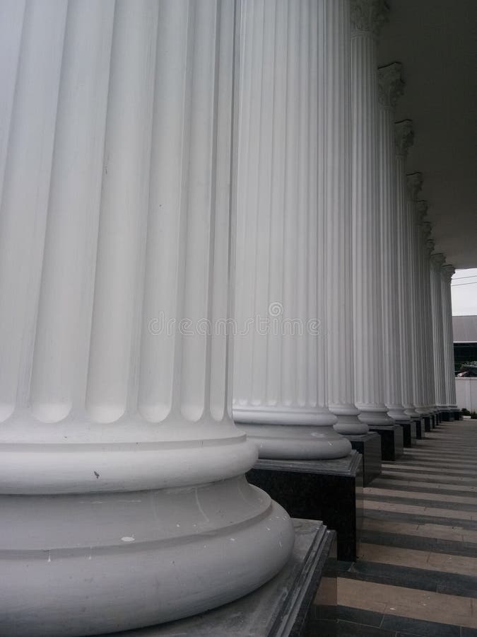 Model Building Pillars with an Old Style that Looks Classic and Elegant ...