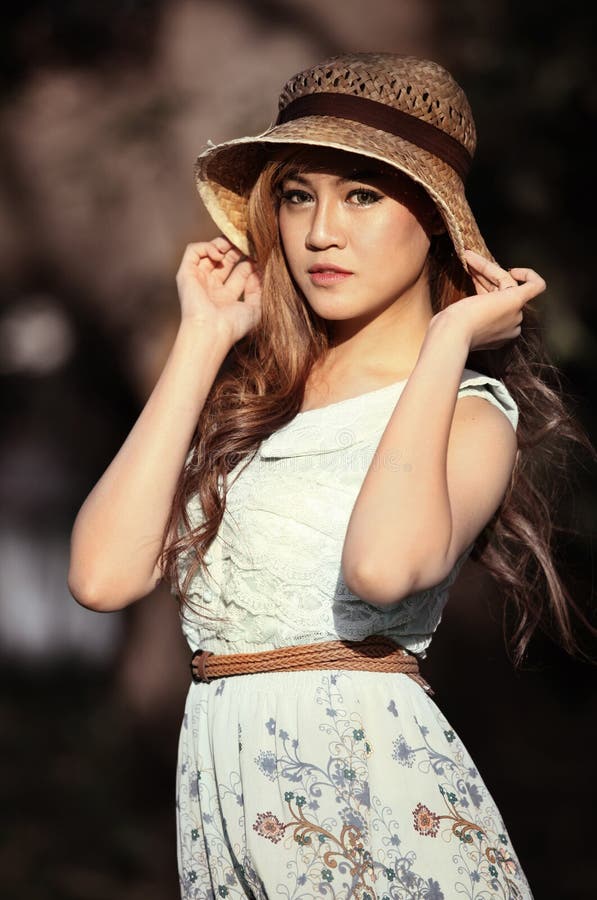 Model Dressing Vintage Style Stock Photo - Image of nature, dress: 37078496