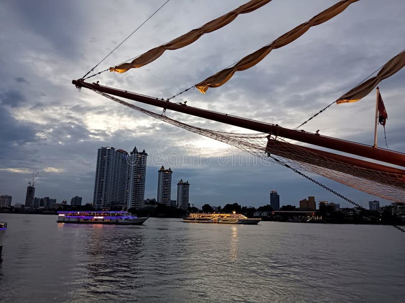 Model Junk in the Chao Phraya River See the Beautiful Building on the ...