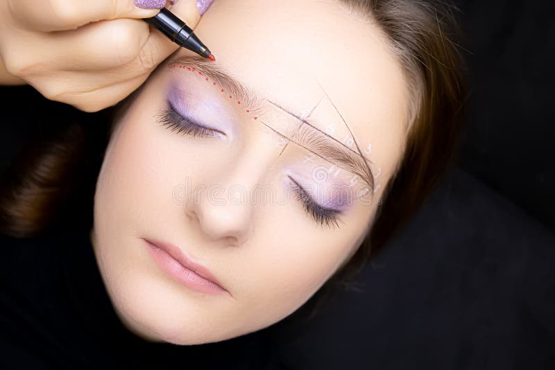The Model Lies on the Procedure of Marking the Eyebrows before ...