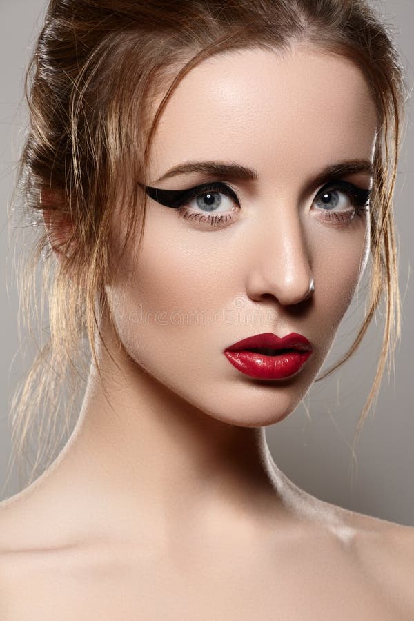 De Samenstelling & De Schoonheidsmiddelen Van De Manier. Mooi Model Met ...