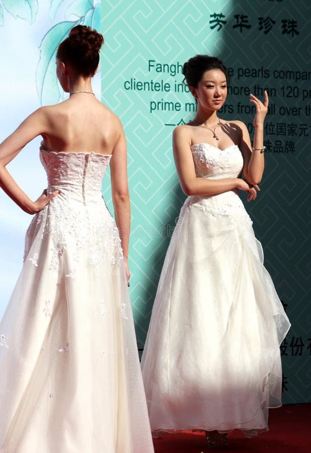 Model on pearl show editorial photography. Image of garden - 20907457