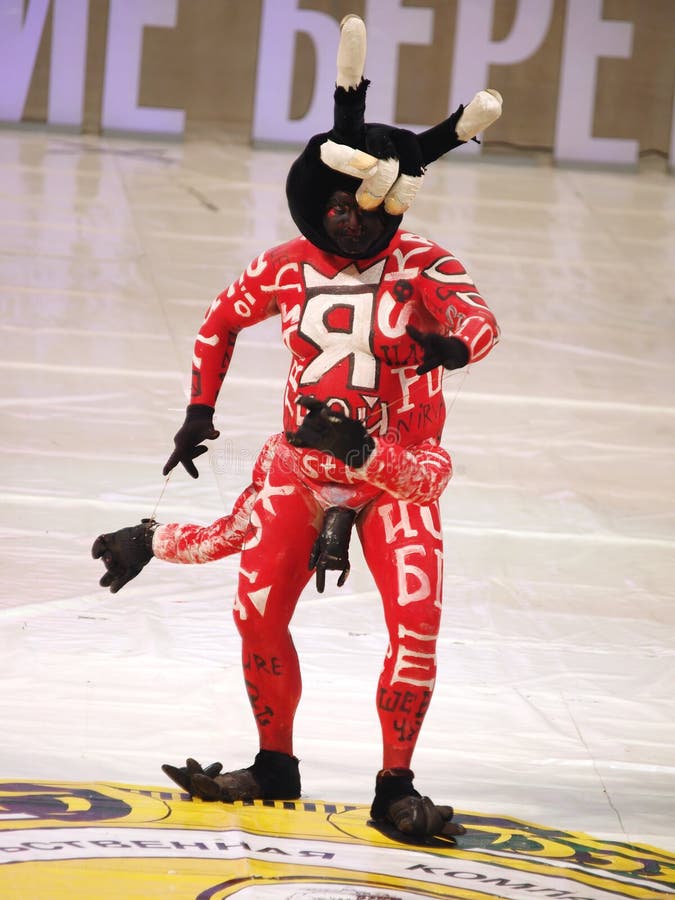 Model on podium editorial image. Image of costume, reportage - 13457315