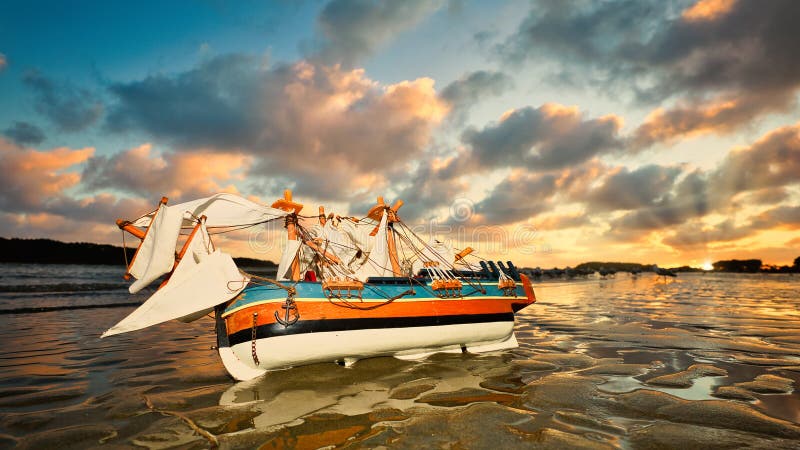 Shipwreck Model Sunset Beach Stock Photo - Image of broken, boat: 385524490