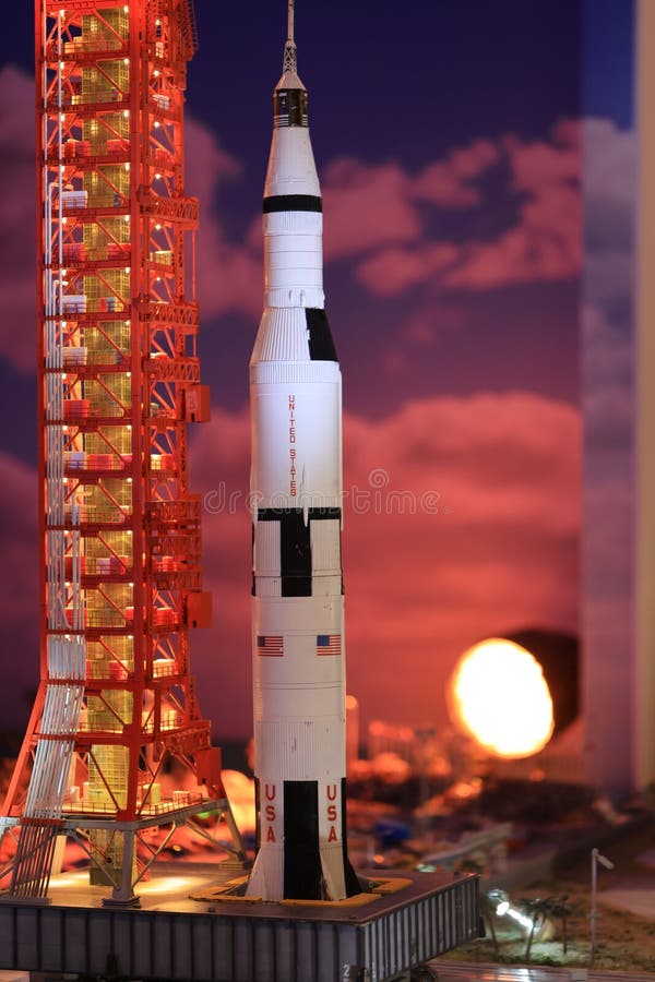 Model of USA Apollo Rocket in Small Worlds Miniature Image stock - Image du lumière, modèle ...