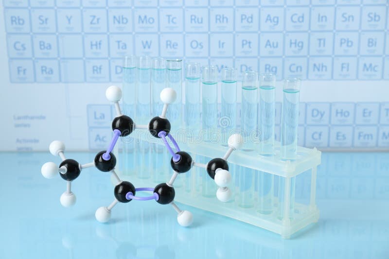 Modelli Molecolari E Tubi Di Prova Sulla Superficie Luminosa Immagine ...