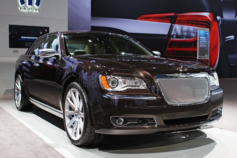 Chrysler 300C modello 2011 immagine editoriale. Immagine di cavalli ...