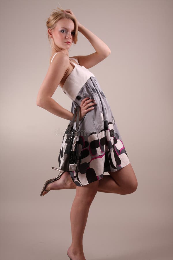 Modello di modo in studio immagine stock. Immagine di fascino - 7214917