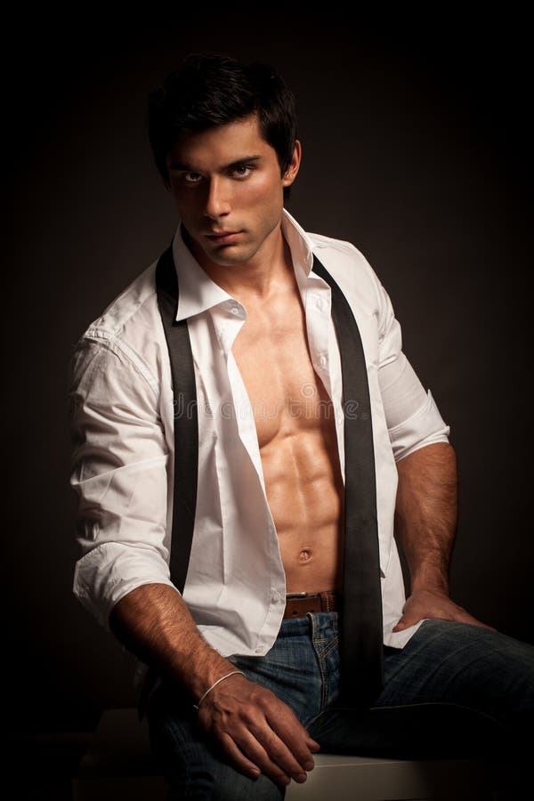 Ritratto Di Un Modello Maschile Affascinante Fotografia Stock ...