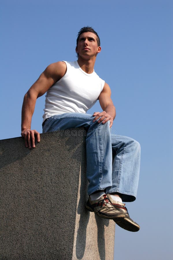 Modello Maschile immagine stock. Immagine di muscolare - 6871145