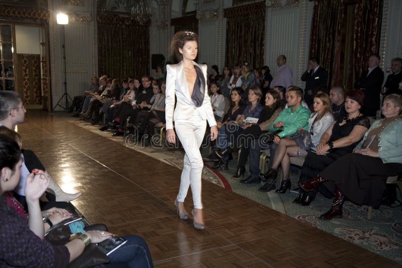 Modelo fotografía editorial. Imagen de manera, etapa - 46497577