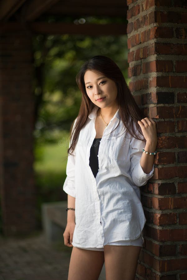 Modelo coreano foto de archivo. Imagen de lejos, aguja - 37805528
