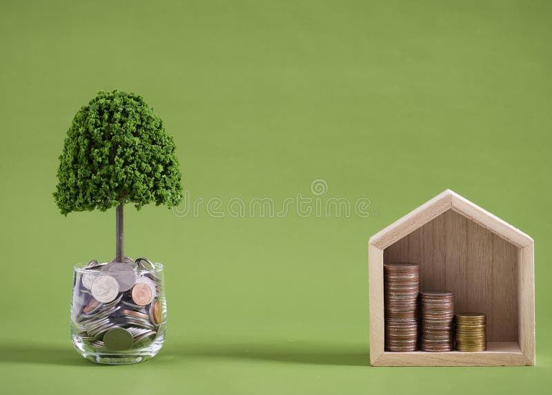 Modelo De Casa En Miniatura Con Pilas De Monedas Foto de archivo ... Modelo De Casa En Miniatura Con Pilas De Monedas Foto de archivo ...