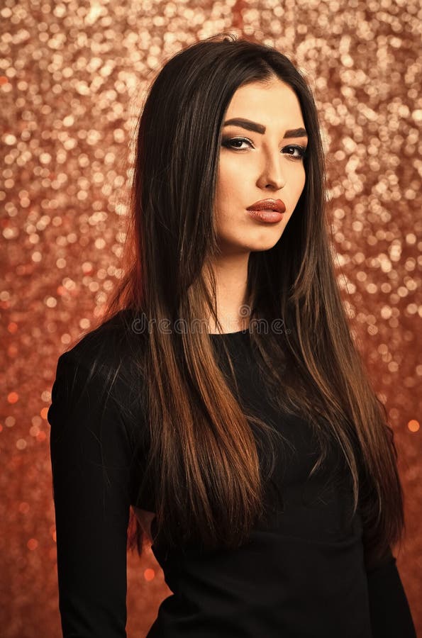 Modelo De Forma Girl Da Beleza Olhar Da Forma Imagem de Stock - Imagem ...