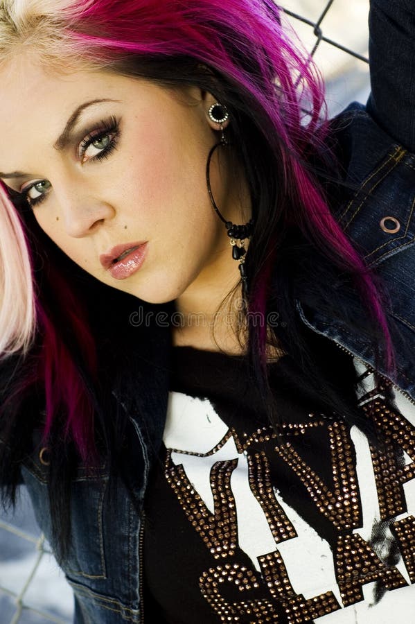 Modelo de manera punky foto de archivo. Imagen de muchacha - 1804052