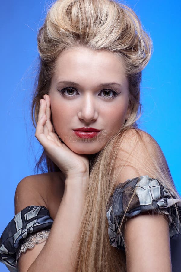 Modelo europeo hermoso foto de archivo. Imagen de rojo - 10312906