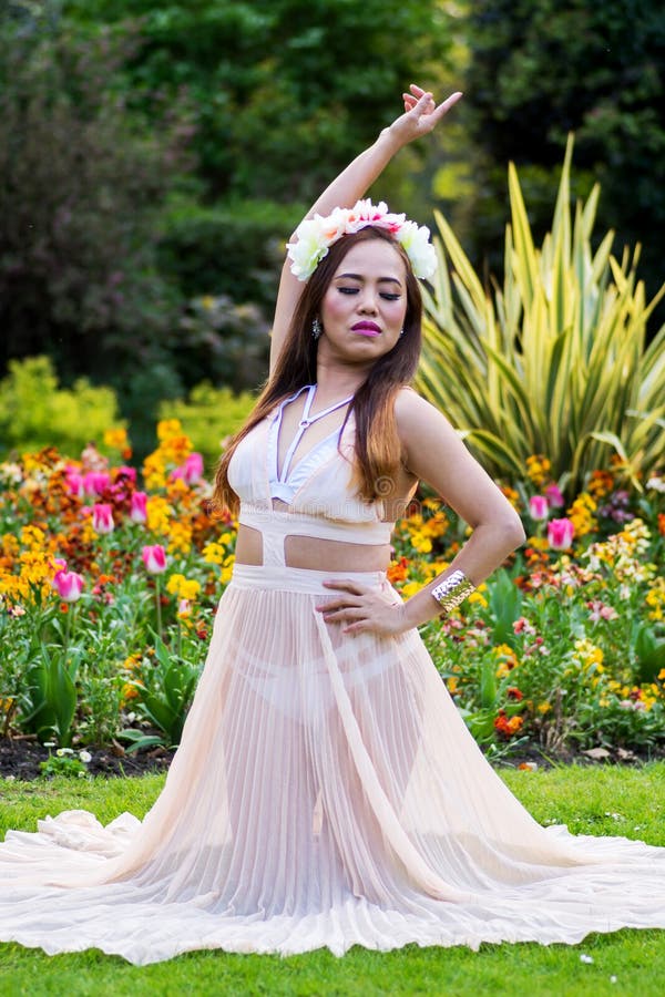 Modelo filipino imagen de archivo. Imagen de escena, alarma - 91496657