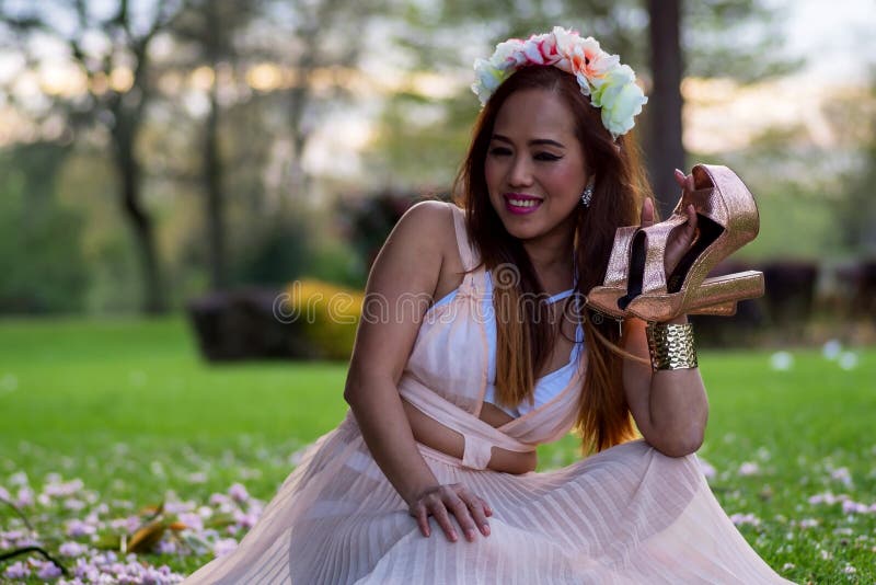 Modelo filipino foto de archivo. Imagen de hermoso, rosa - 91496722