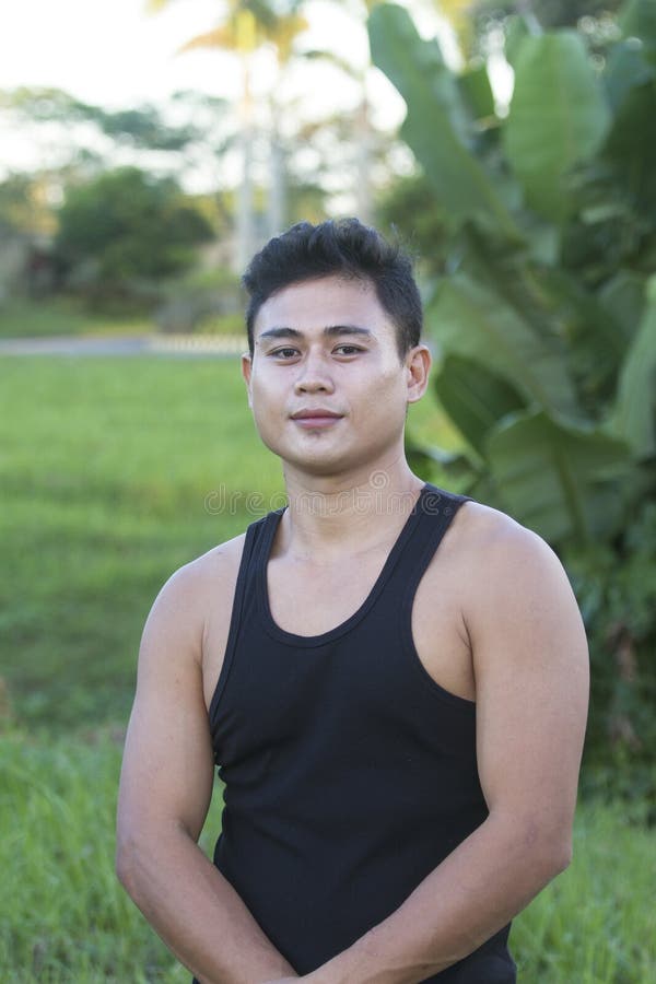 Modelo filipino imagen de archivo. Imagen de mirando - 91502011