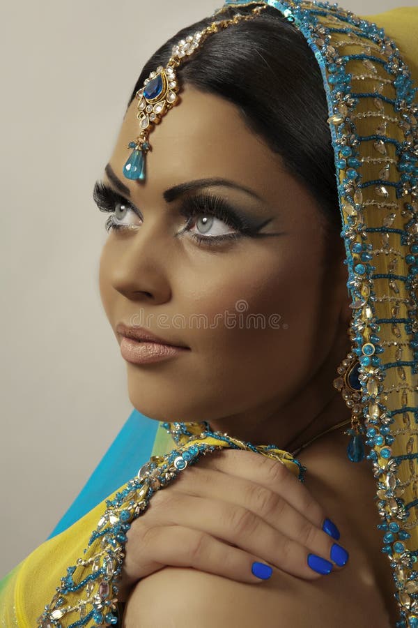 Mujeres indias imagen de archivo. Imagen de belleza, alineada - 24504373