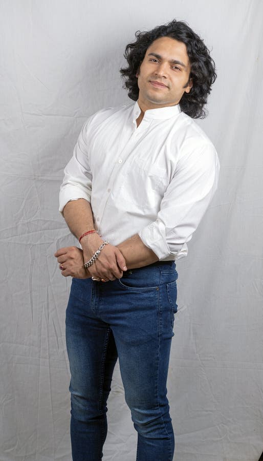 Modelo Indio Con Camisa Blanca Foto de archivo - Imagen de desgaste ...