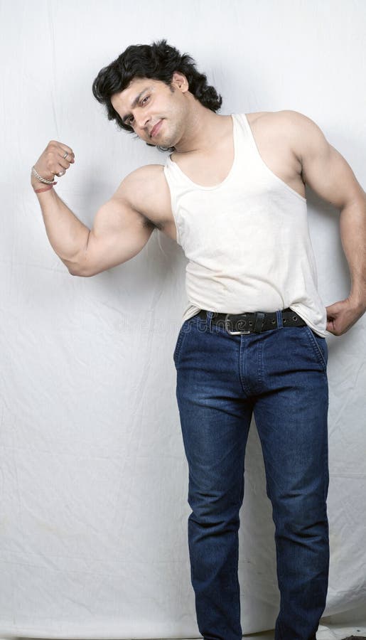 Modelo Indio De La Aptitud En El Chaleco Blanco Imagen de archivo ...