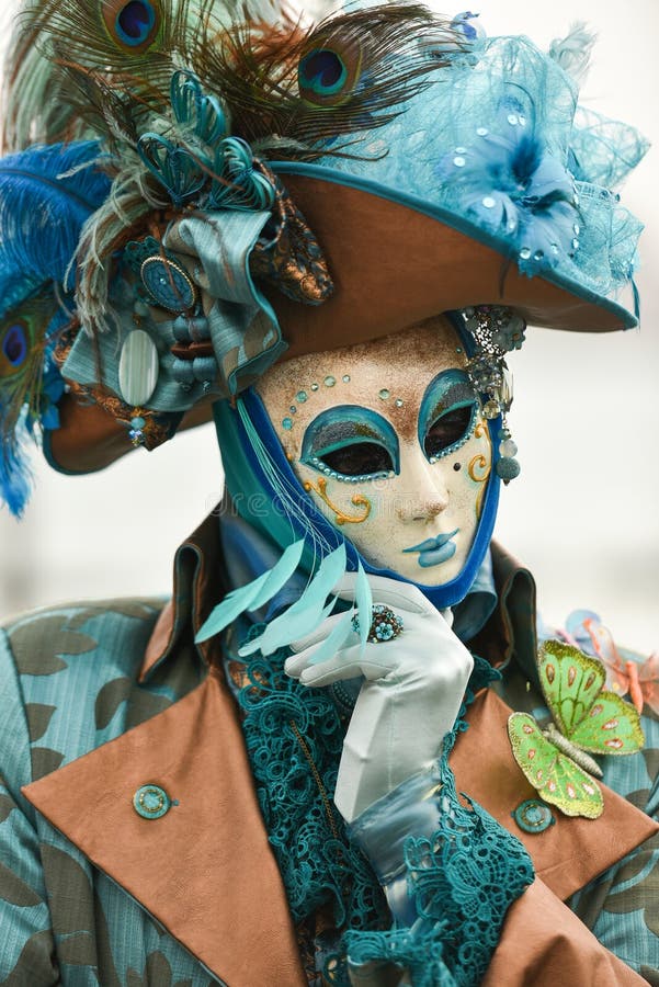Figura mascarada carnaval foto de stock. Imagem de enigma - 18728550 Figura mascarada carnaval foto de stock. Imagem de enigma - 18728550