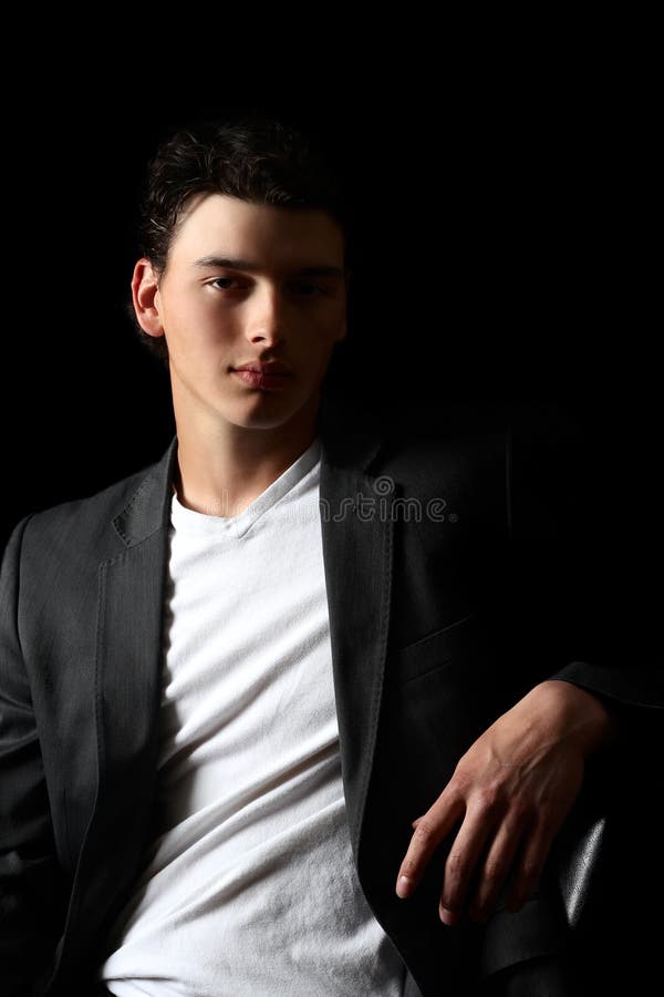 Modelo moreno imagen de archivo. Imagen de fashionable - 26693911