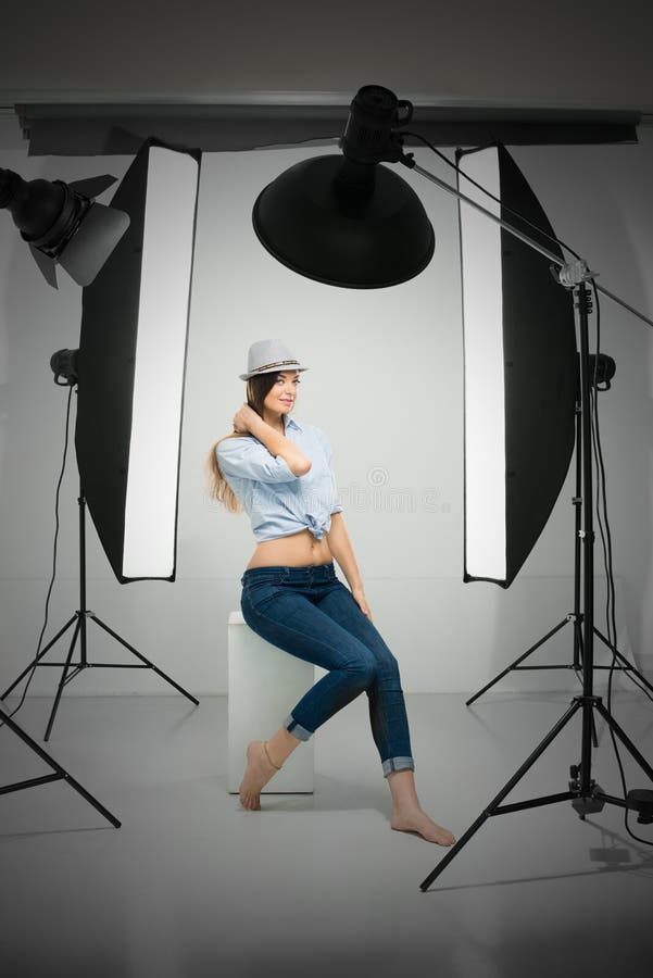 Modelo profesional imagen de archivo. Imagen de fashionable - 35192237